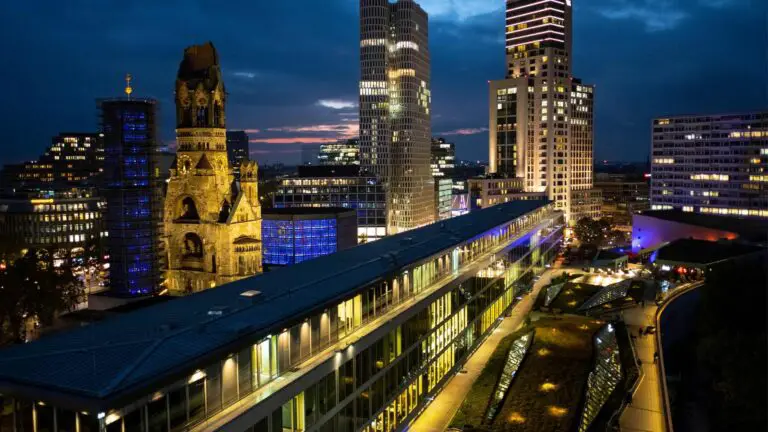 BEST NIGHTLIFE IN EUROPE - 25 AMAZING EUROPEAN CITIES