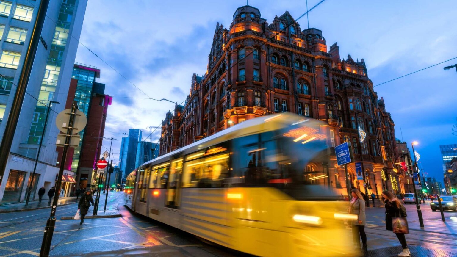 15 CITIES FOR THE BEST NIGHTLIFE IN THE UK