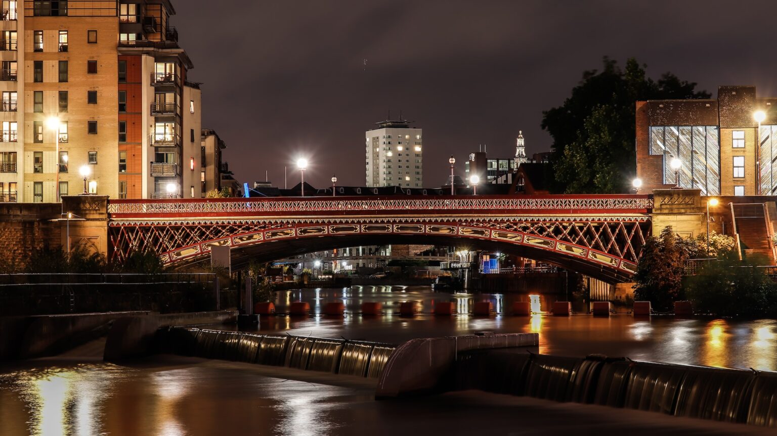 15 CITIES FOR THE BEST NIGHTLIFE IN THE UK