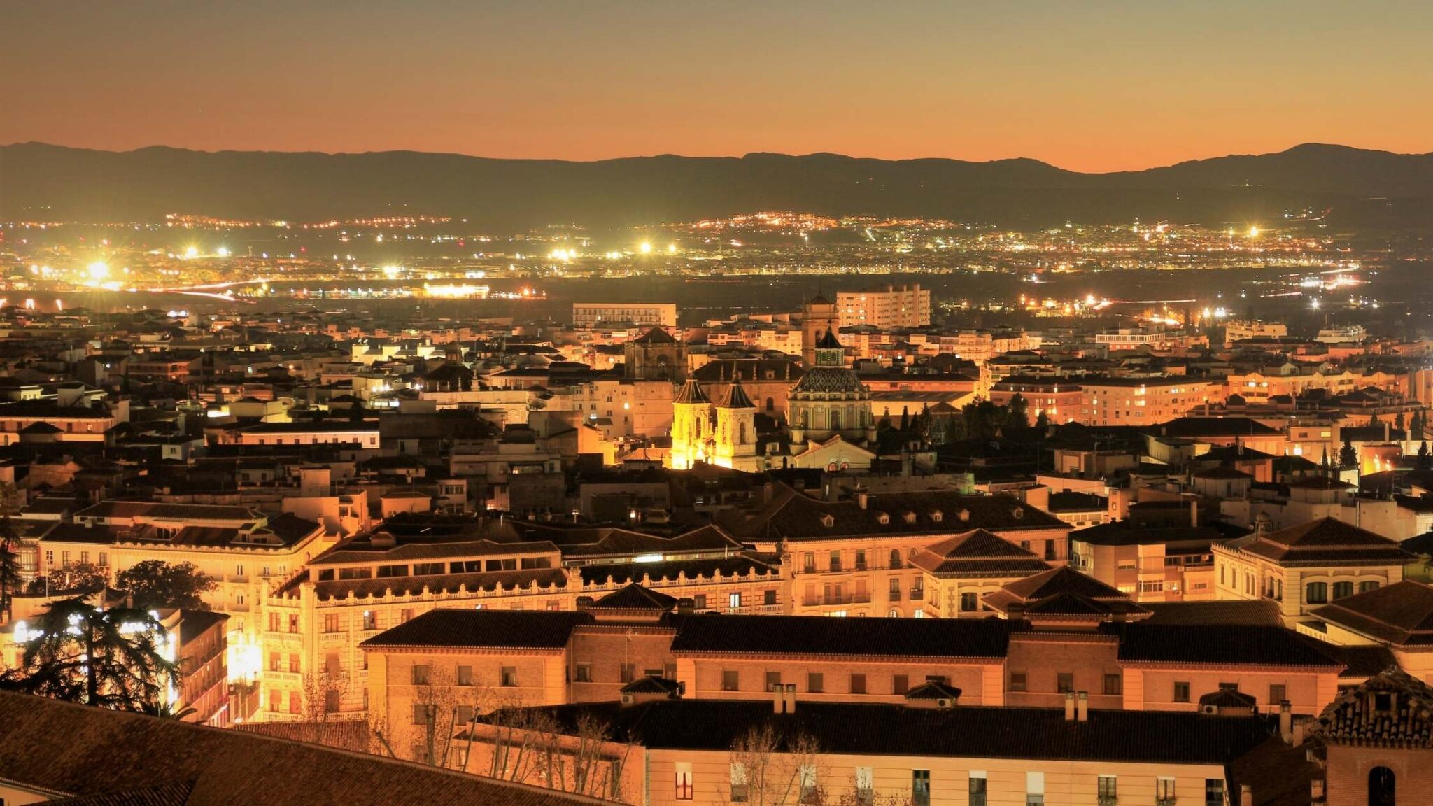 NIGHTLIFE IN SPAIN - A TOTAL GUIDE TO PARTYING AND FUN