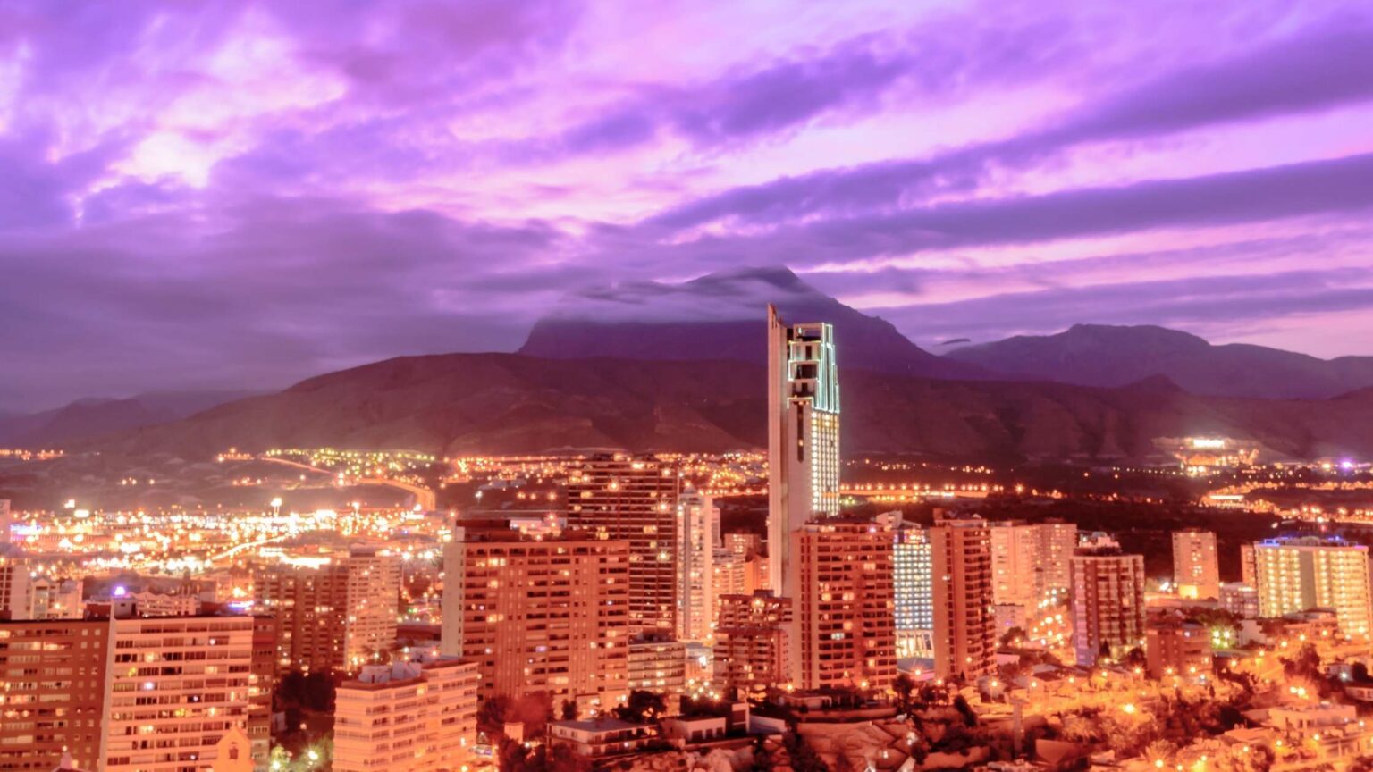 NIGHTLIFE IN SPAIN - A TOTAL GUIDE TO PARTYING AND FUN