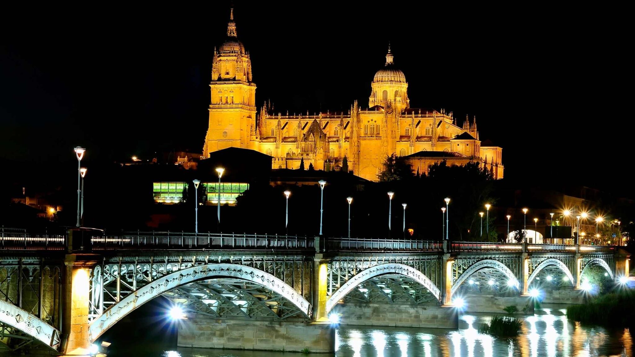 NIGHTLIFE IN SPAIN - A TOTAL GUIDE TO PARTYING AND FUN