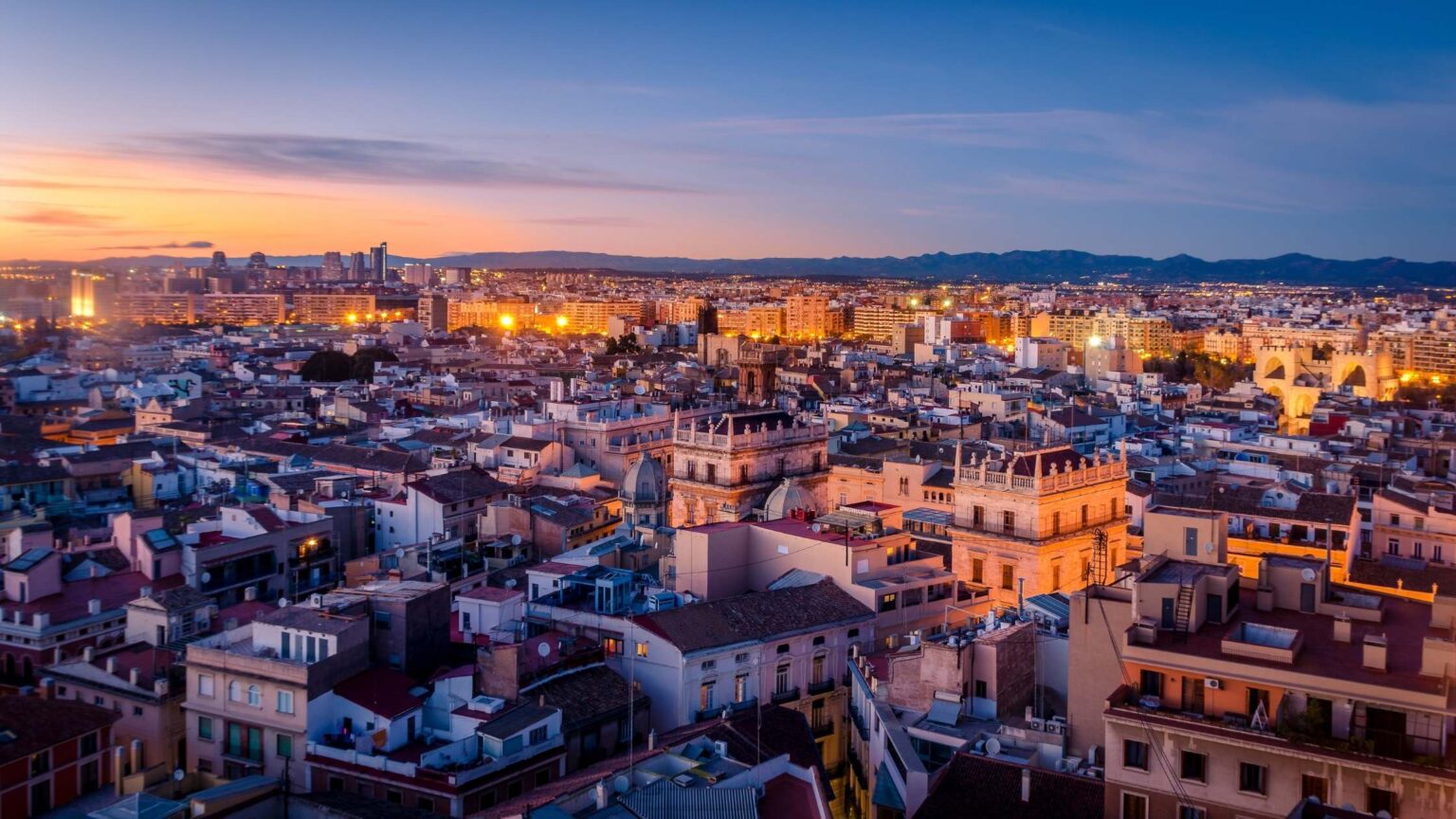 NIGHTLIFE IN SPAIN - A TOTAL GUIDE TO PARTYING AND FUN