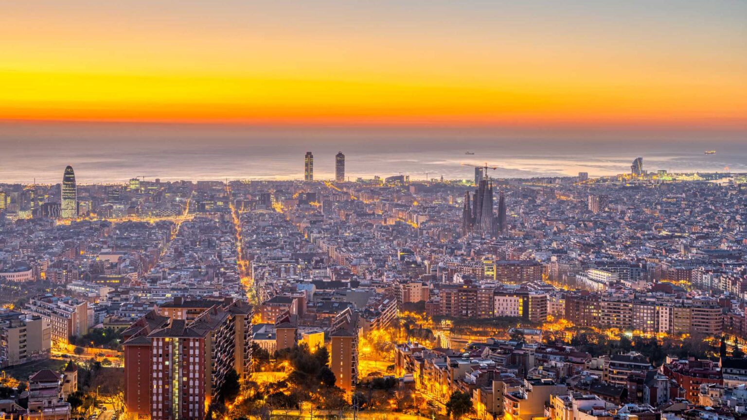 50 FANTASTIC THINGS TO DO IN BARCELONA AT NIGHT